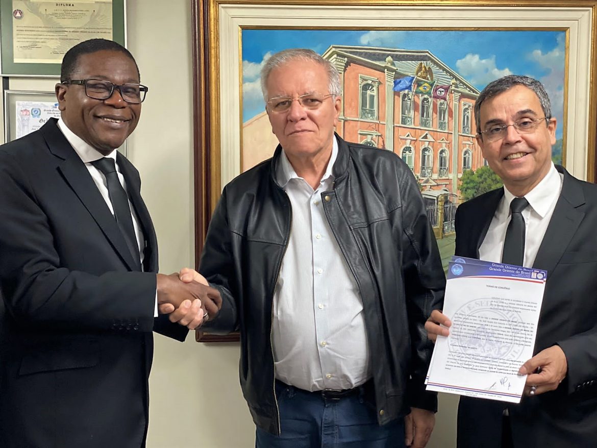 Eminente Grão-Mestre André Luís e Poderoso Grão-Mestre Adjunto Getulio ... Eminente Grão-Mestre André Luís e Poderoso Grão-Mestre Adjunto Getulio ...