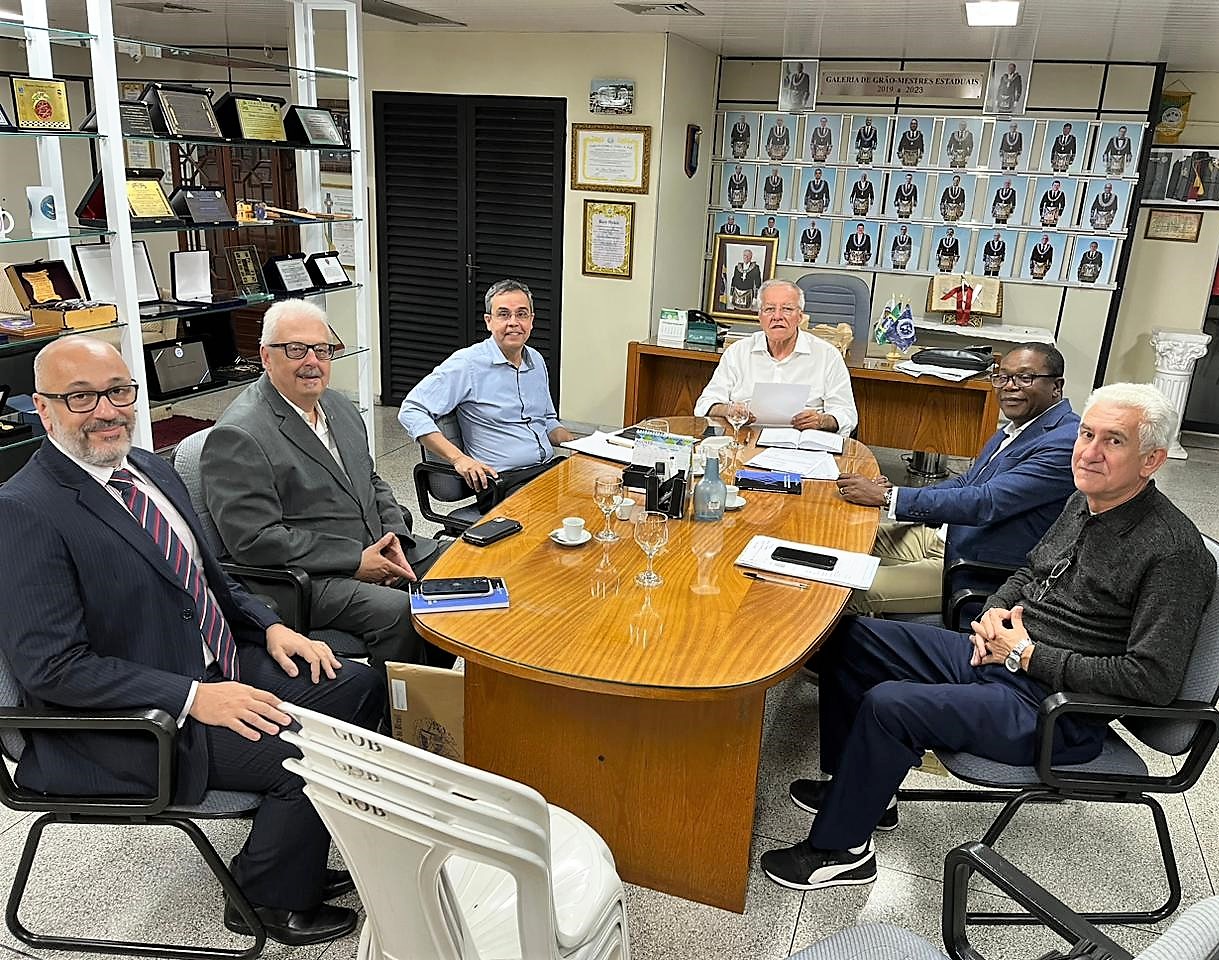 Eminente Grão-Mestre André Luís e Poderoso Grão-Mestre Adjunto Getulio ... Eminente Grão-Mestre André Luís e Poderoso Grão-Mestre Adjunto Getulio ...